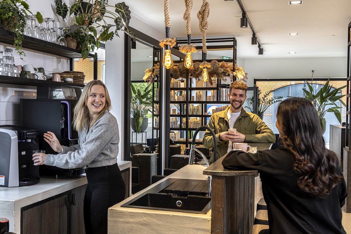 People Behind The Mirror - Salon Parkweg | People Behind The Mirror